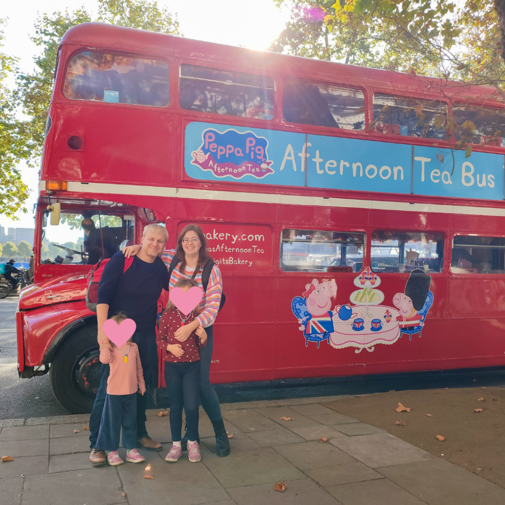 Peppa Pig bus tour in Londen: de leukste high tea met kinderen ...